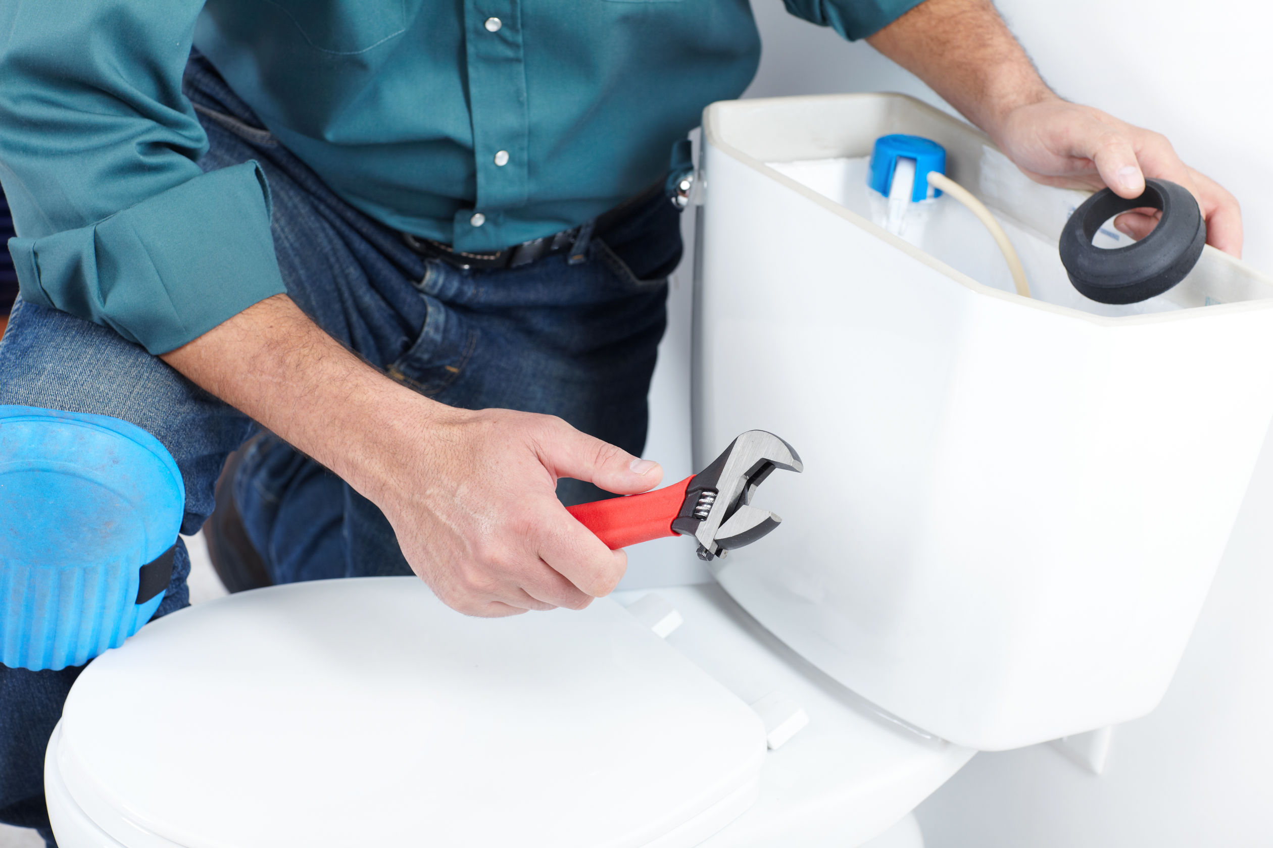 5 Signs That You Have a Leaky Toilet - Scottsdale Plumbing